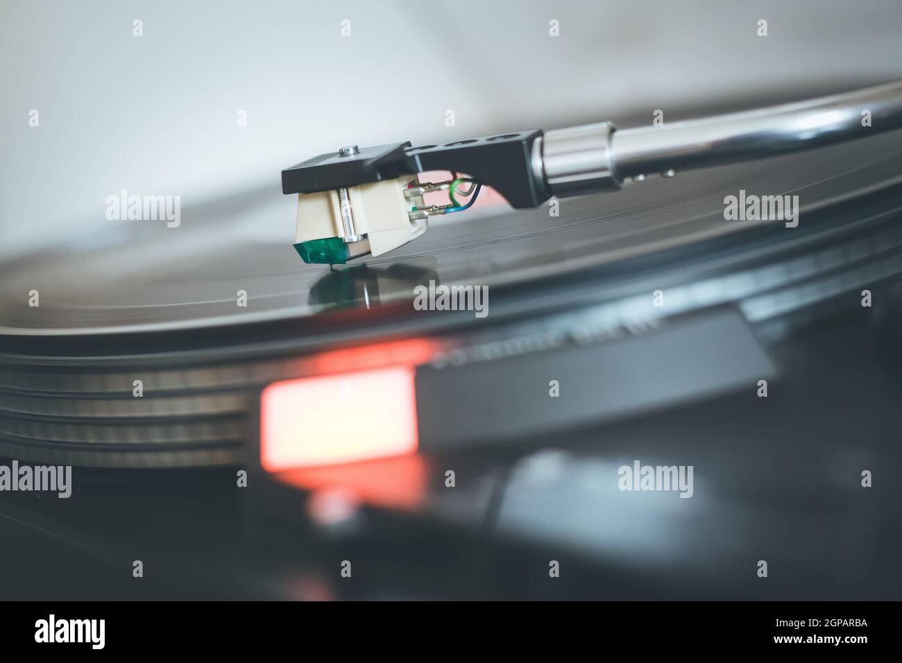Close up picture of a record player, playing a record Stock Photo - Alamy