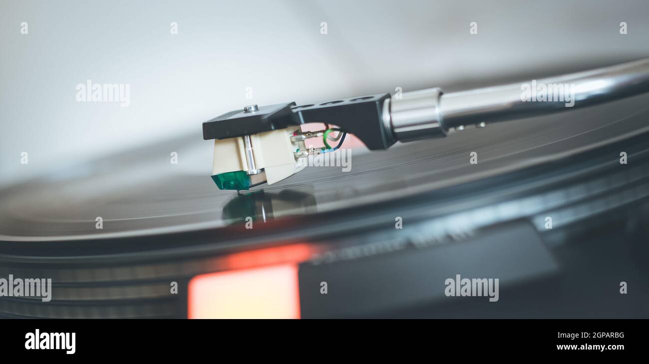 Playing a record hi-res stock photography and images - Alamy