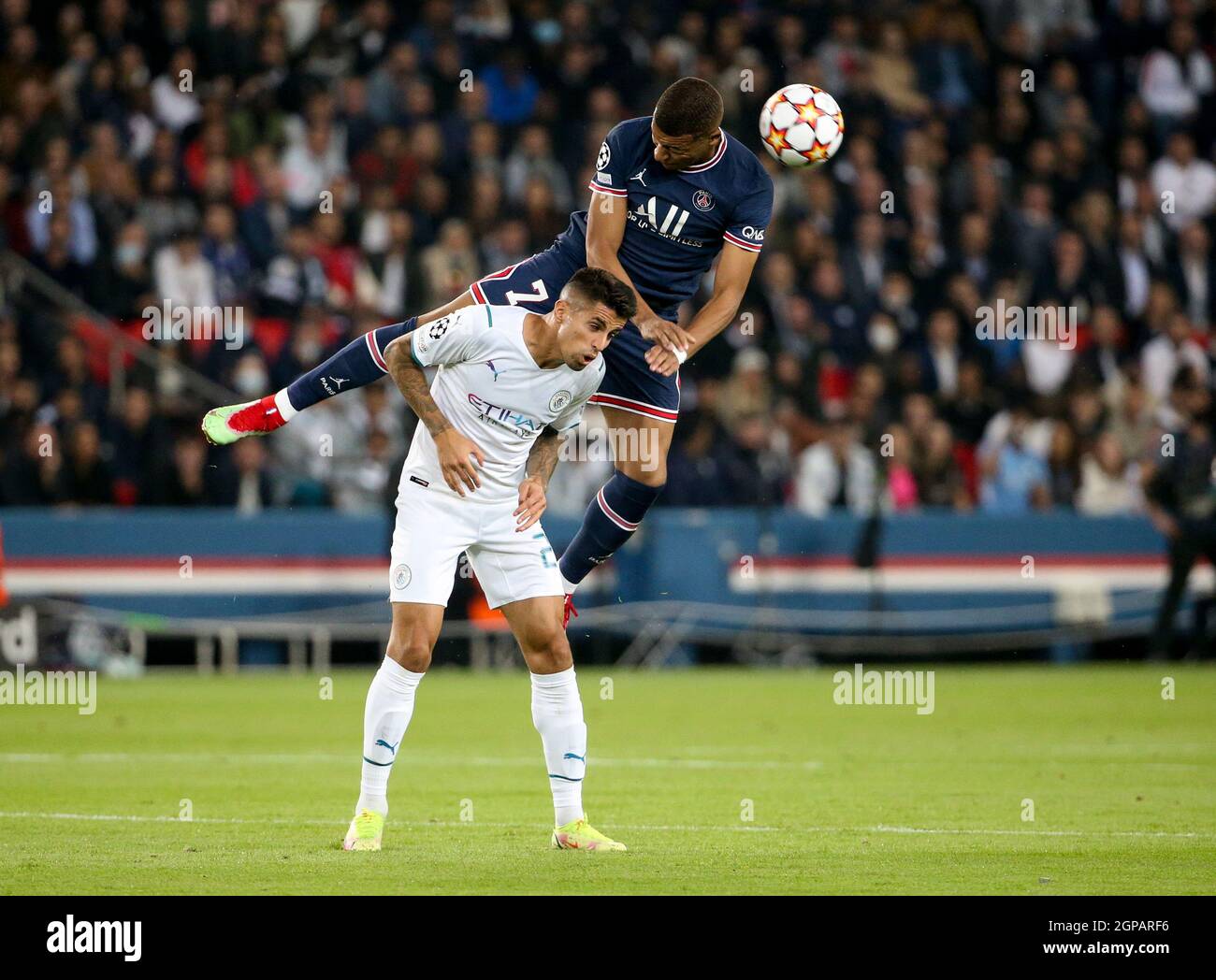 Joao cancelo champions league paris saint germain hi-res stock ...