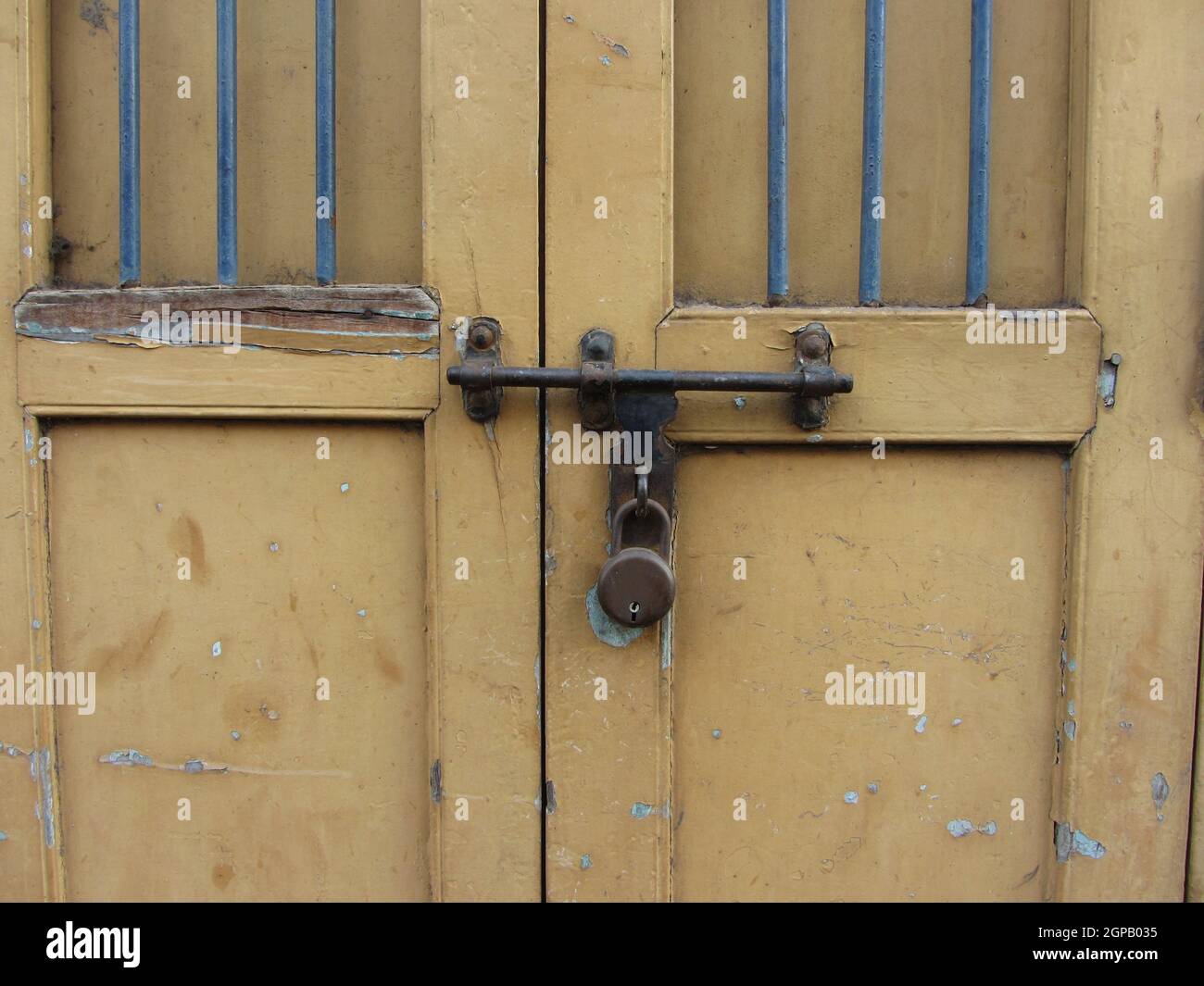 Antique door lock hi-res stock photography and images - Alamy