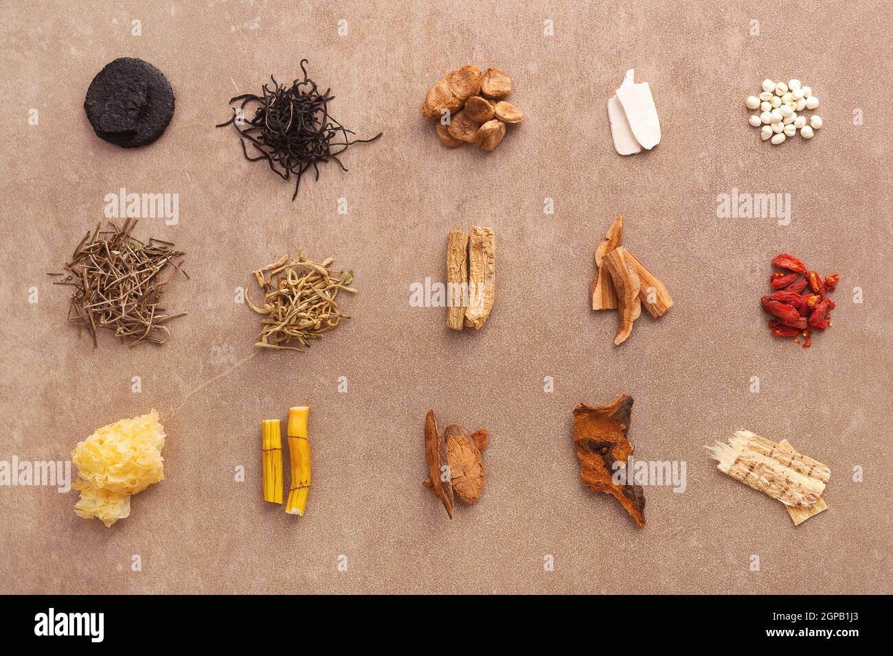 Tcm herbs hi-res stock photography and images - Alamy