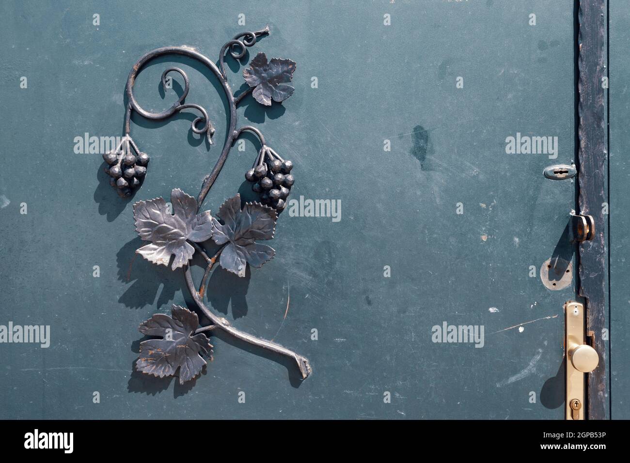 Wrought iron vine grape hi-res stock photography and images - Alamy