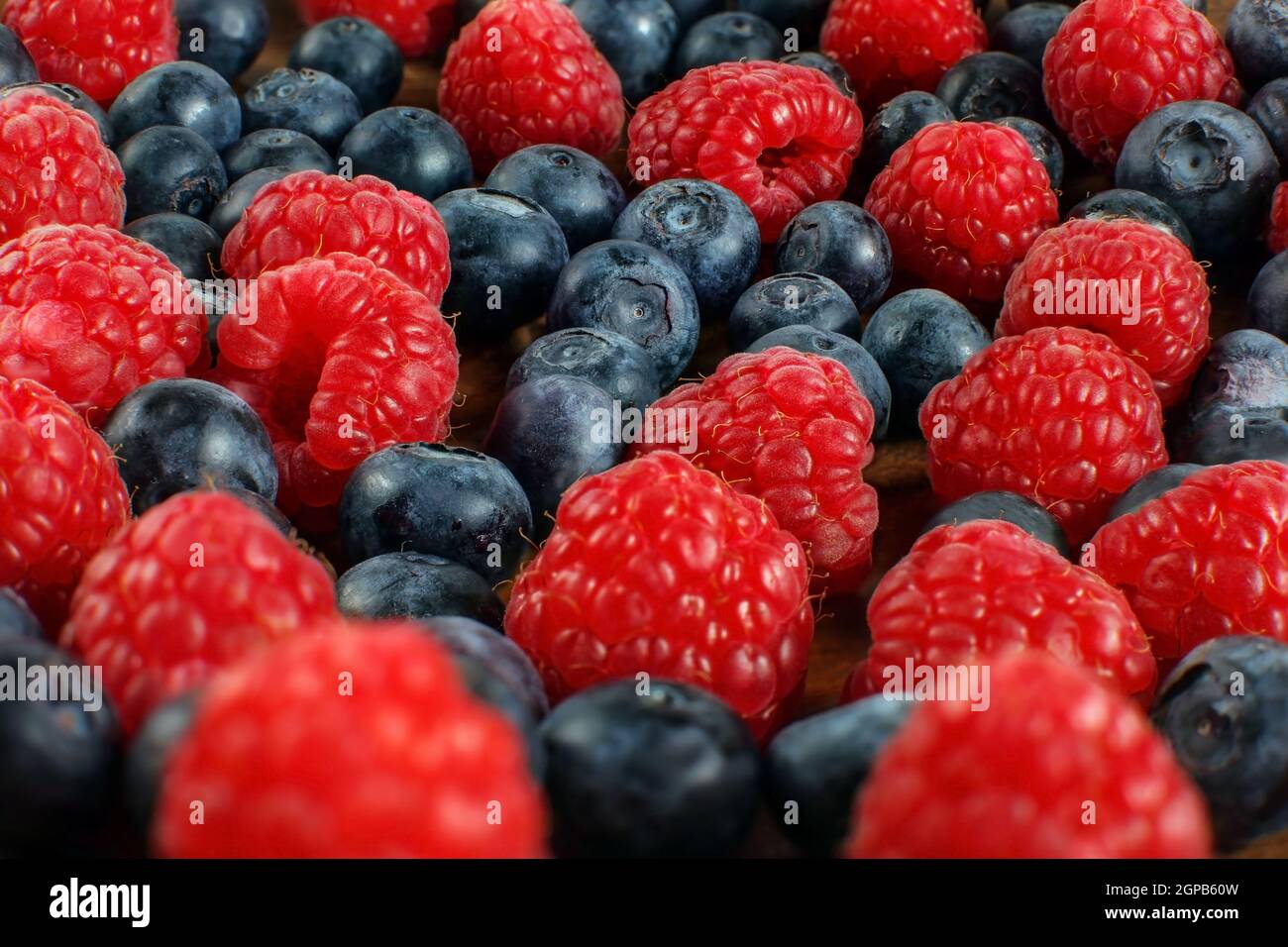 Closeup mix of raspberries and blueberries Stock Photo - Alamy