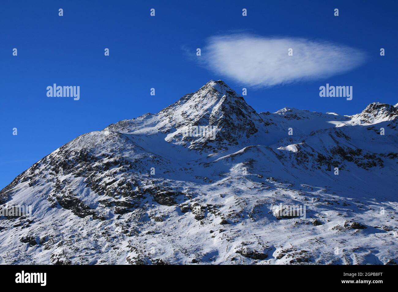 Cloud over Mt Sassal Mason Stock Photo - Alamy