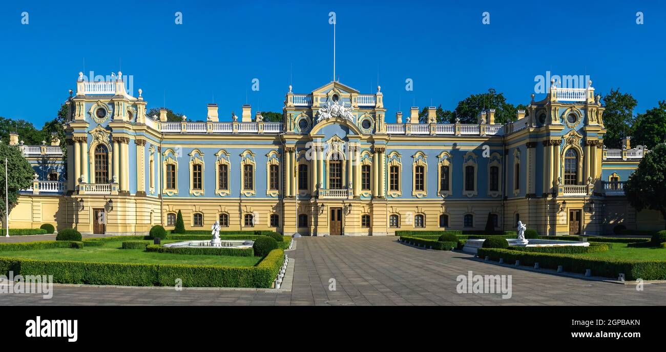 Mariinsky palace hi-res stock photography and images - Alamy