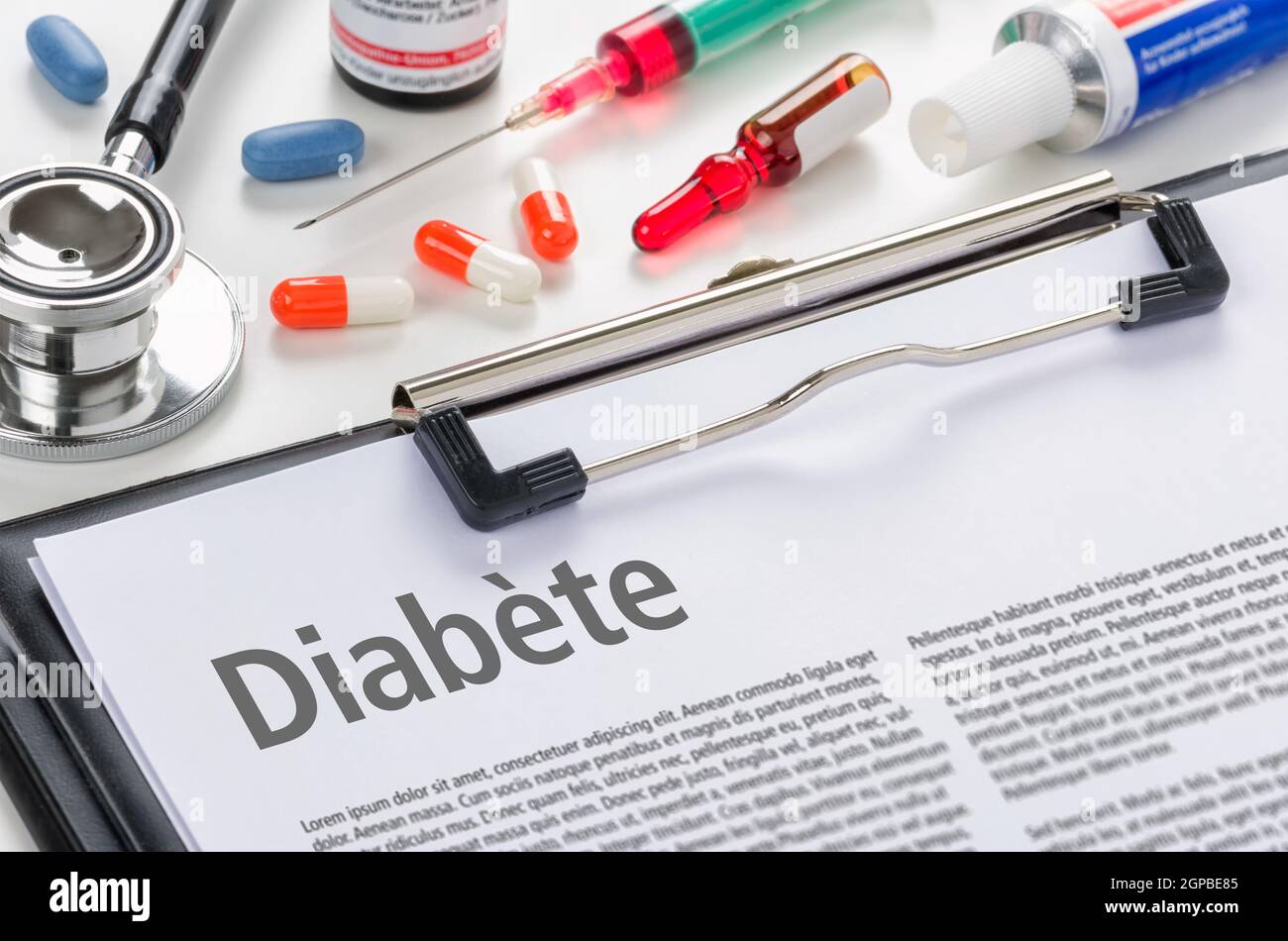 Clipboard with the text Diabetes in french - Diabète Stock Photo - Alamy
