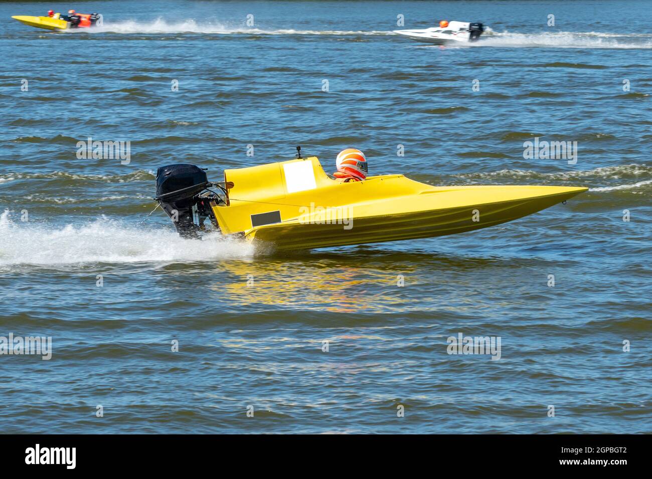 Yellow speed boat in fast action race Stock Photo - Alamy