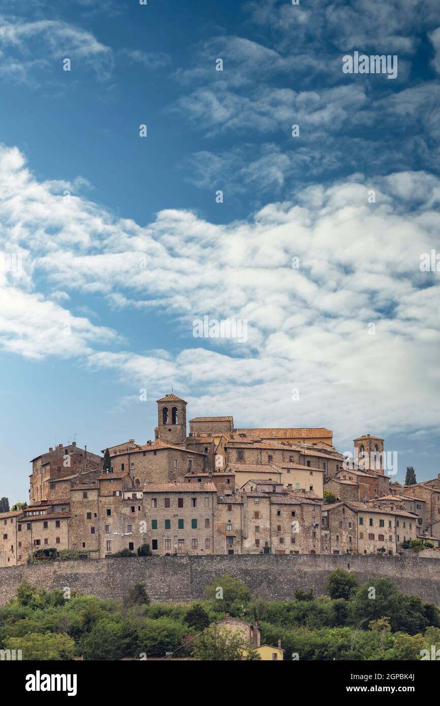 Village anghiari hi-res stock photography and images - Alamy
