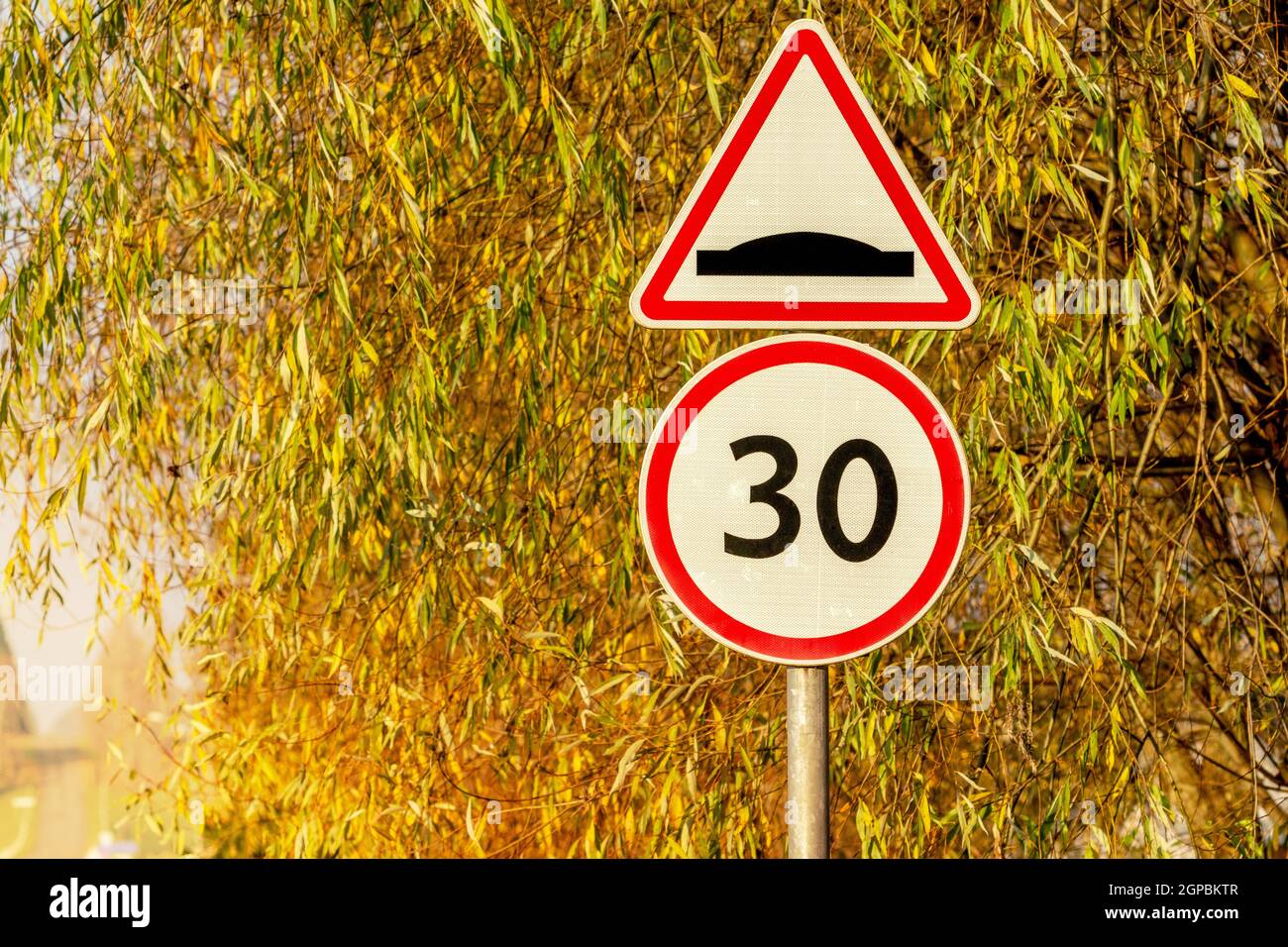 Residential area speed restriction hi-res stock photography and images ...
