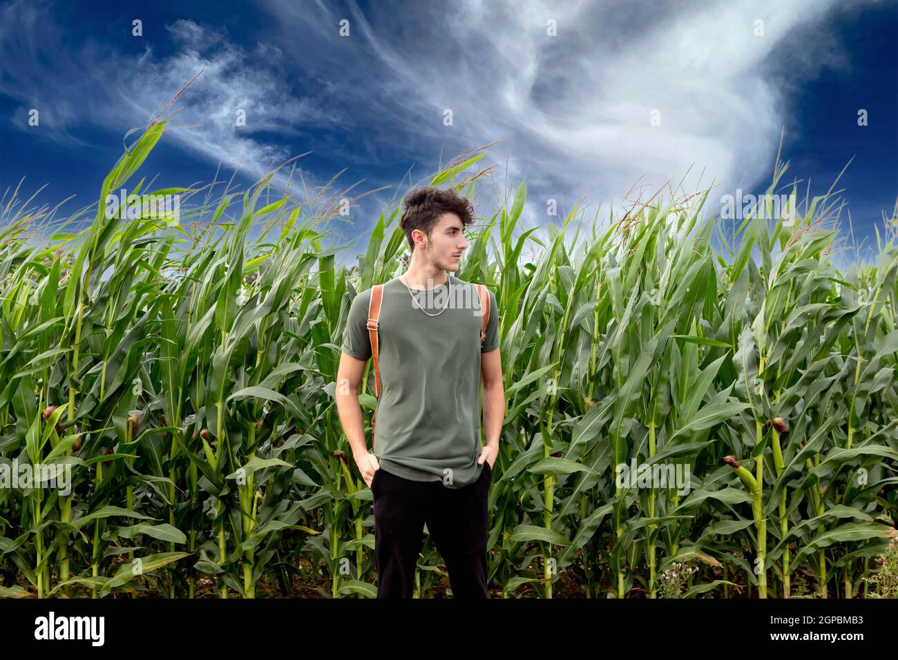 Handsome guy in front hi-res stock photography and images - Alamy