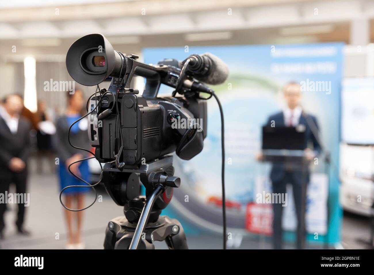 Studio briefing hi-res stock photography and images - Alamy