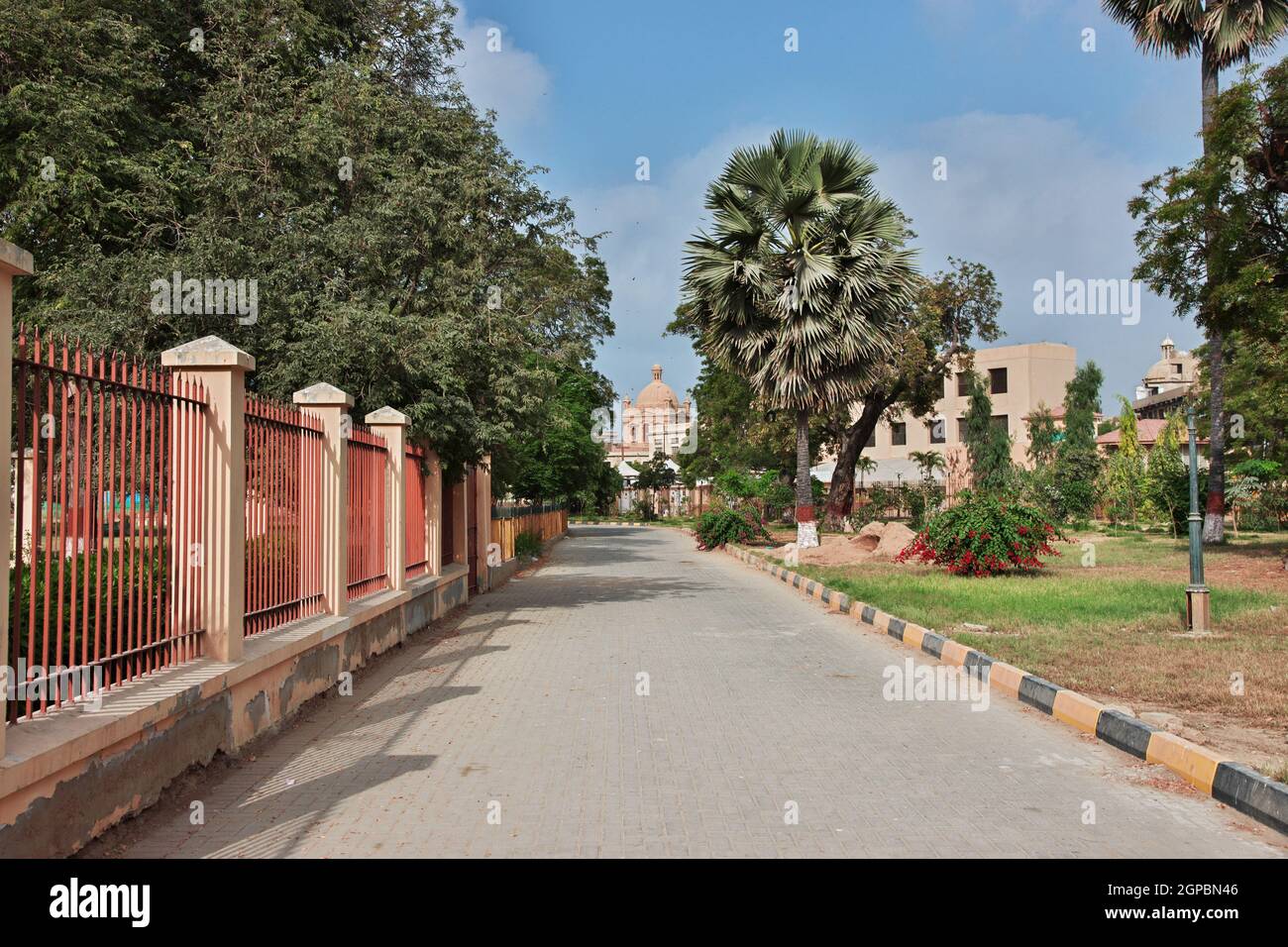 Karachi street hi-res stock photography and images - Alamy