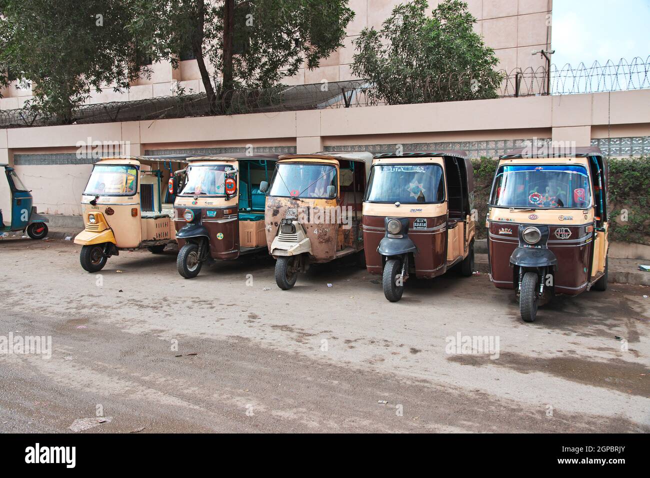 The taxi Tuk tuk in Karachi, Pakistan Stock Photo - Alamy