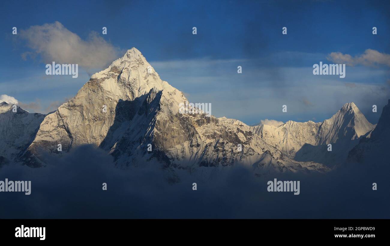 Mount Ama Dablam at sunset Stock Photo - Alamy