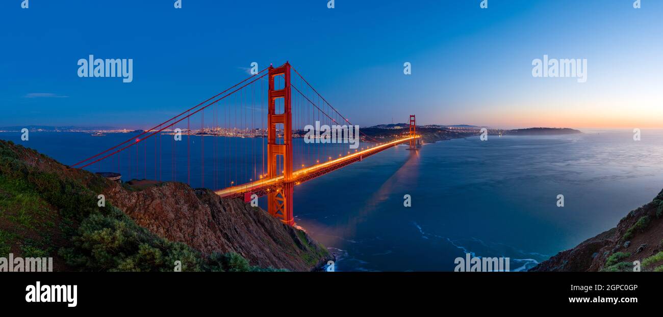 Golden Gate Bridge at night, San Francisco Stock Photo - Alamy