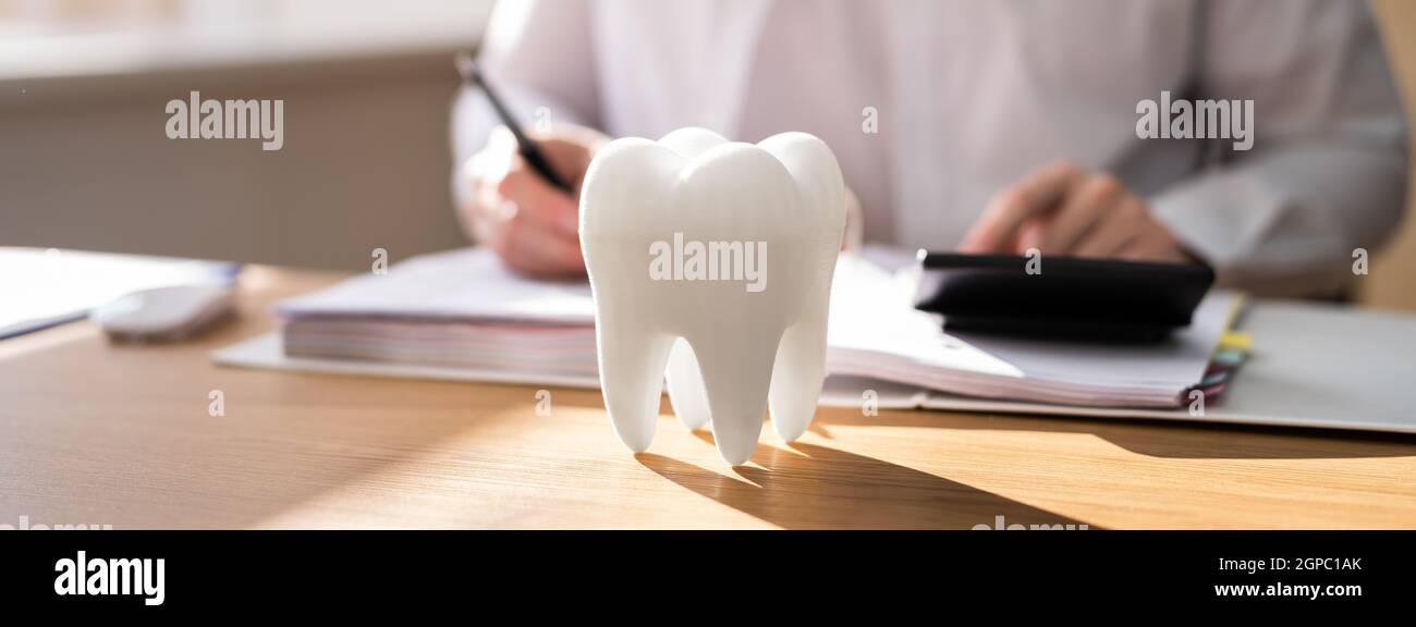 Money bills and teeth hi-res stock photography and images - Alamy