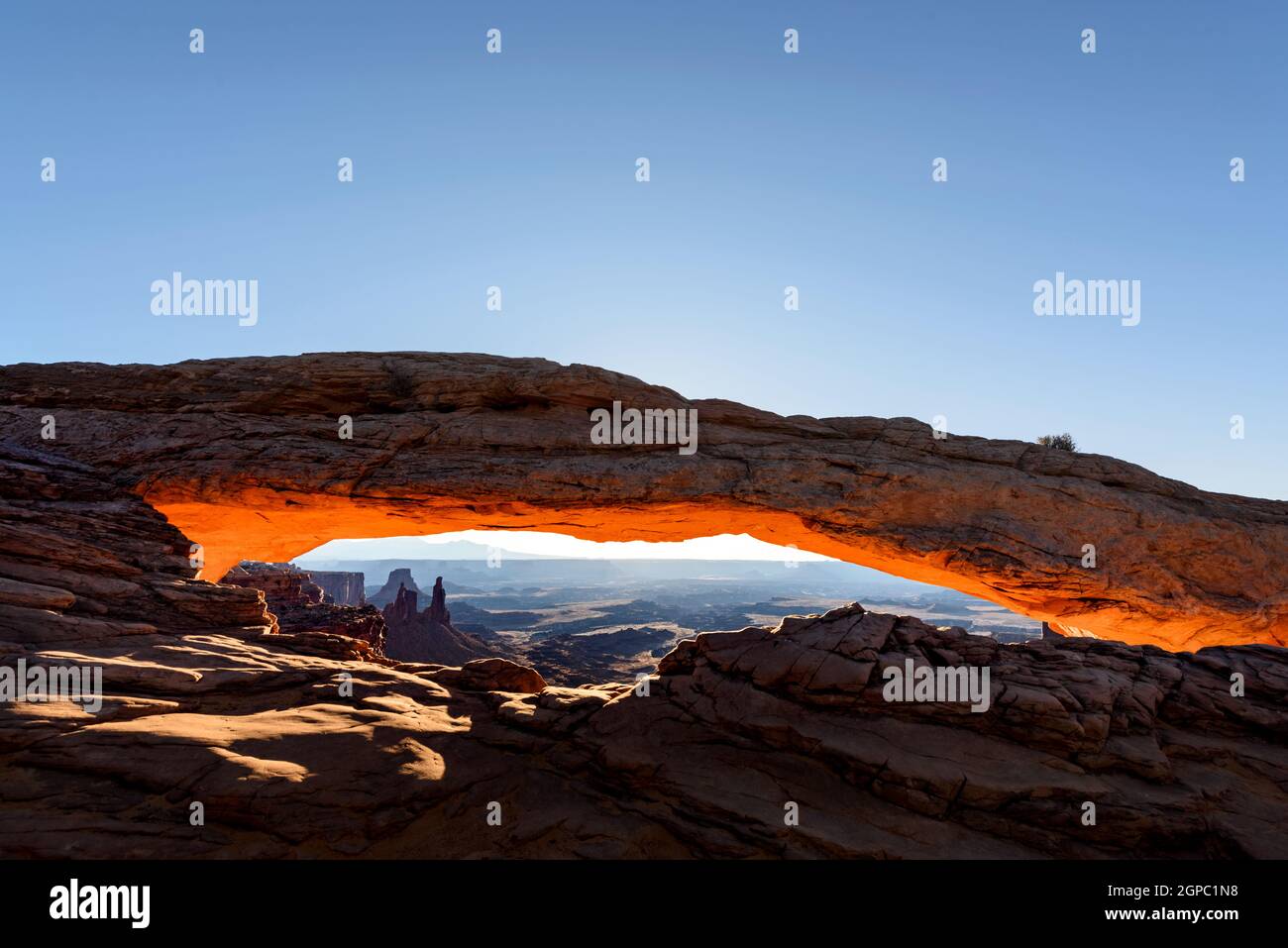Mesa arch sunrise utah red rock canyonlands national park hi-res stock photography and images ...