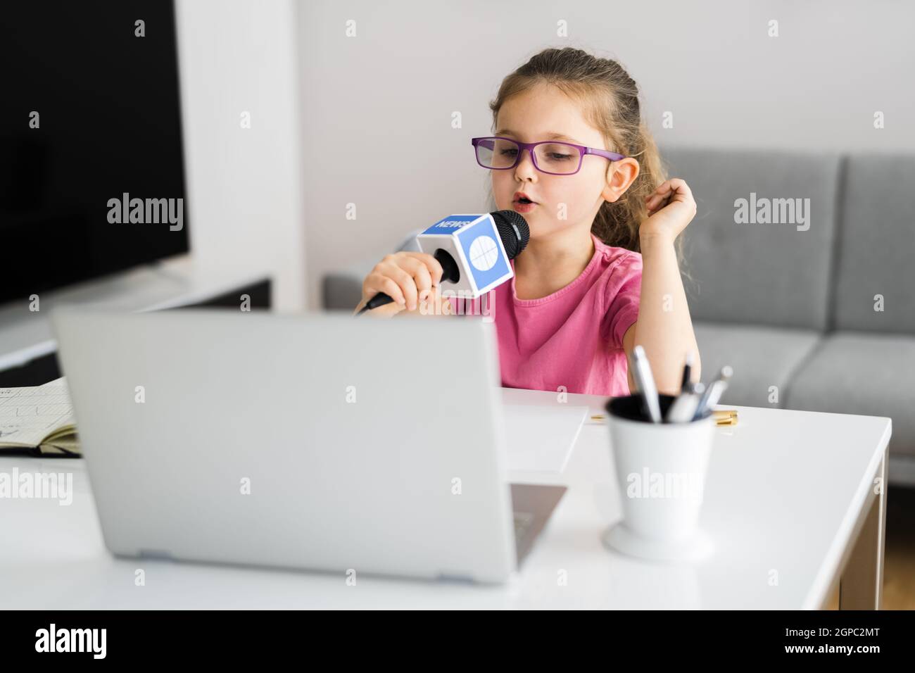 Child interview hi-res stock photography and images - Alamy