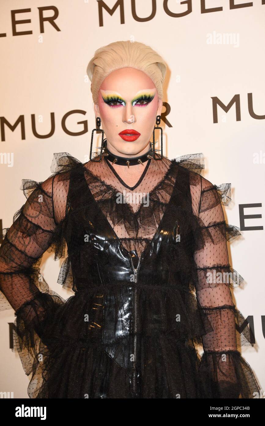 Nicky Doll arriving at the 'Thierry Mugler: Couturissime' exhibition ...