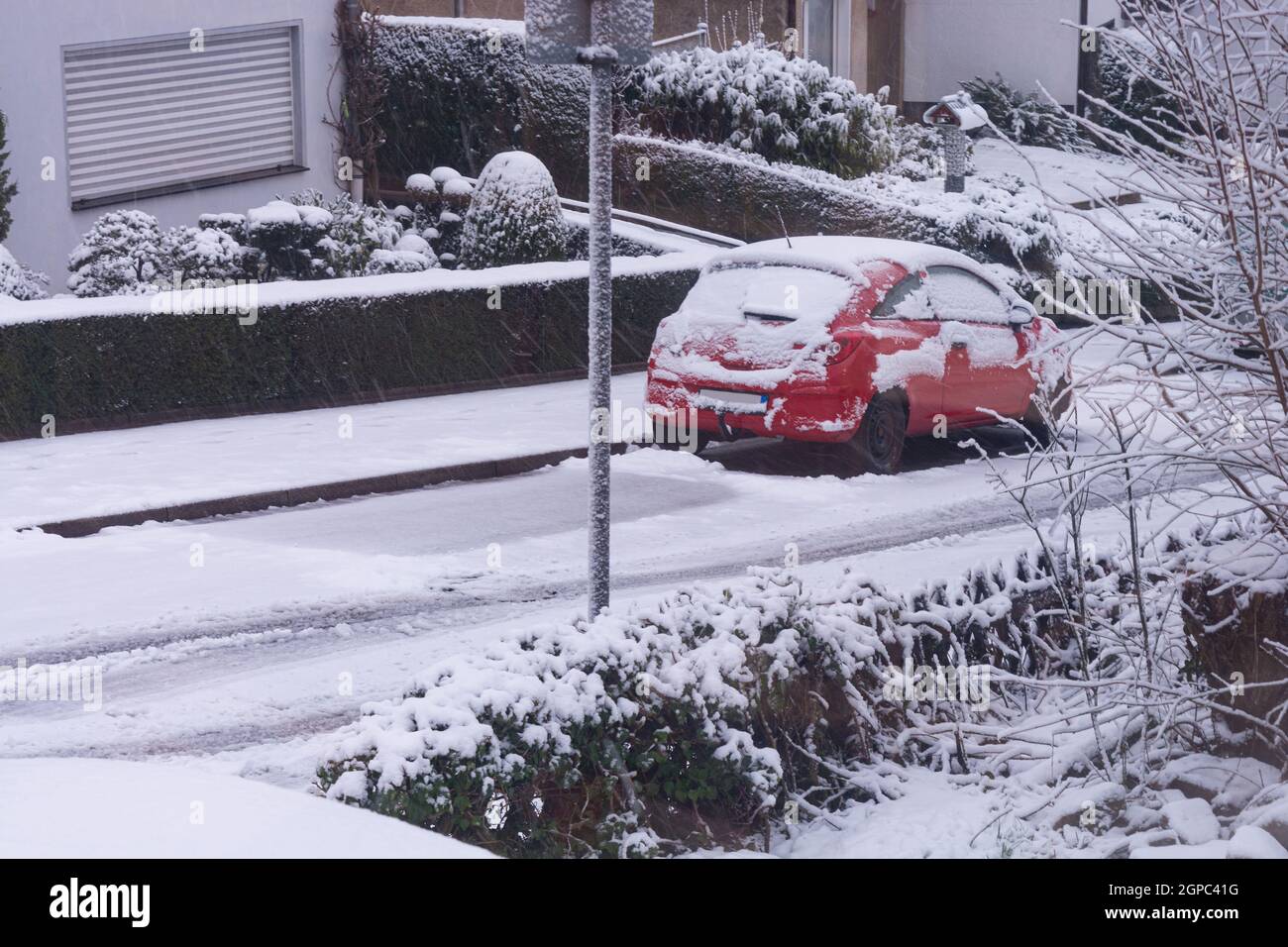 Rust car in snow hi-res stock photography and images - Alamy