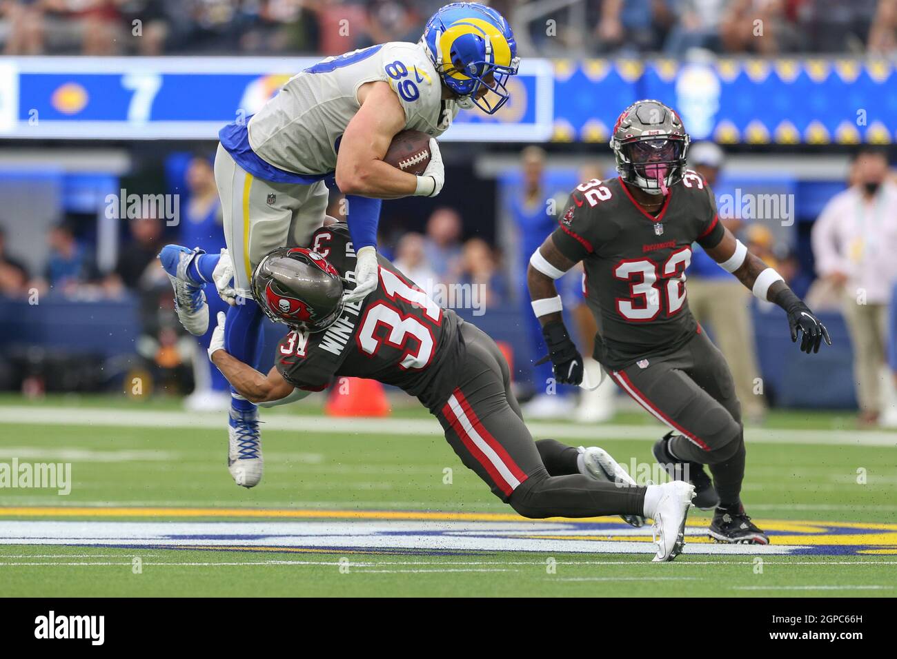31 during nfl game at sofi stadium hi-res stock photography and images ...