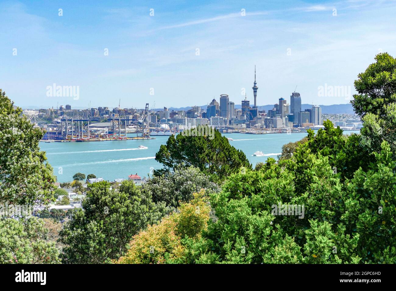 Skyline of Auckland, a large city in the North Island of New Zealand ...
