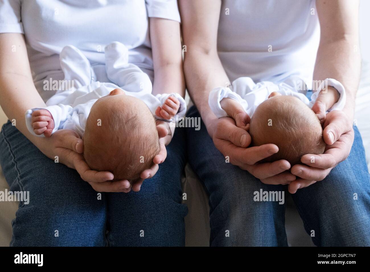 Identical twin kids hi-res stock photography and images - Alamy