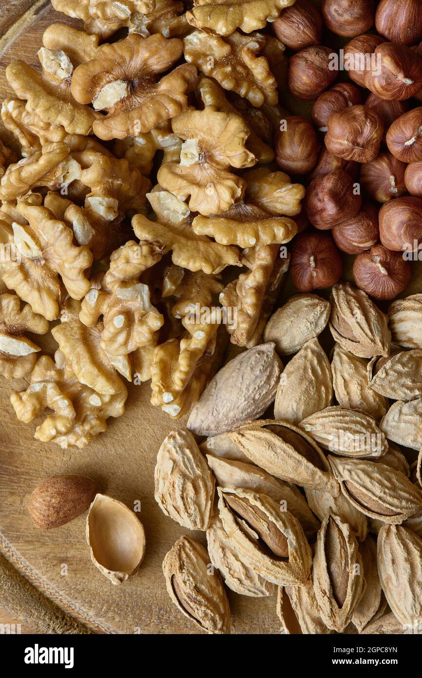 Mix of different types of nuts in close-up Stock Photo - Alamy