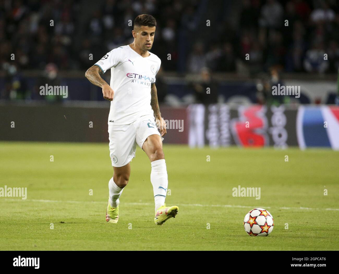Joao cancelo champions league paris saint germain hi-res stock ...