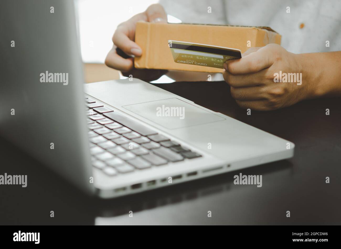 Man hand holding credit card and parcel box. Online shopping business ...