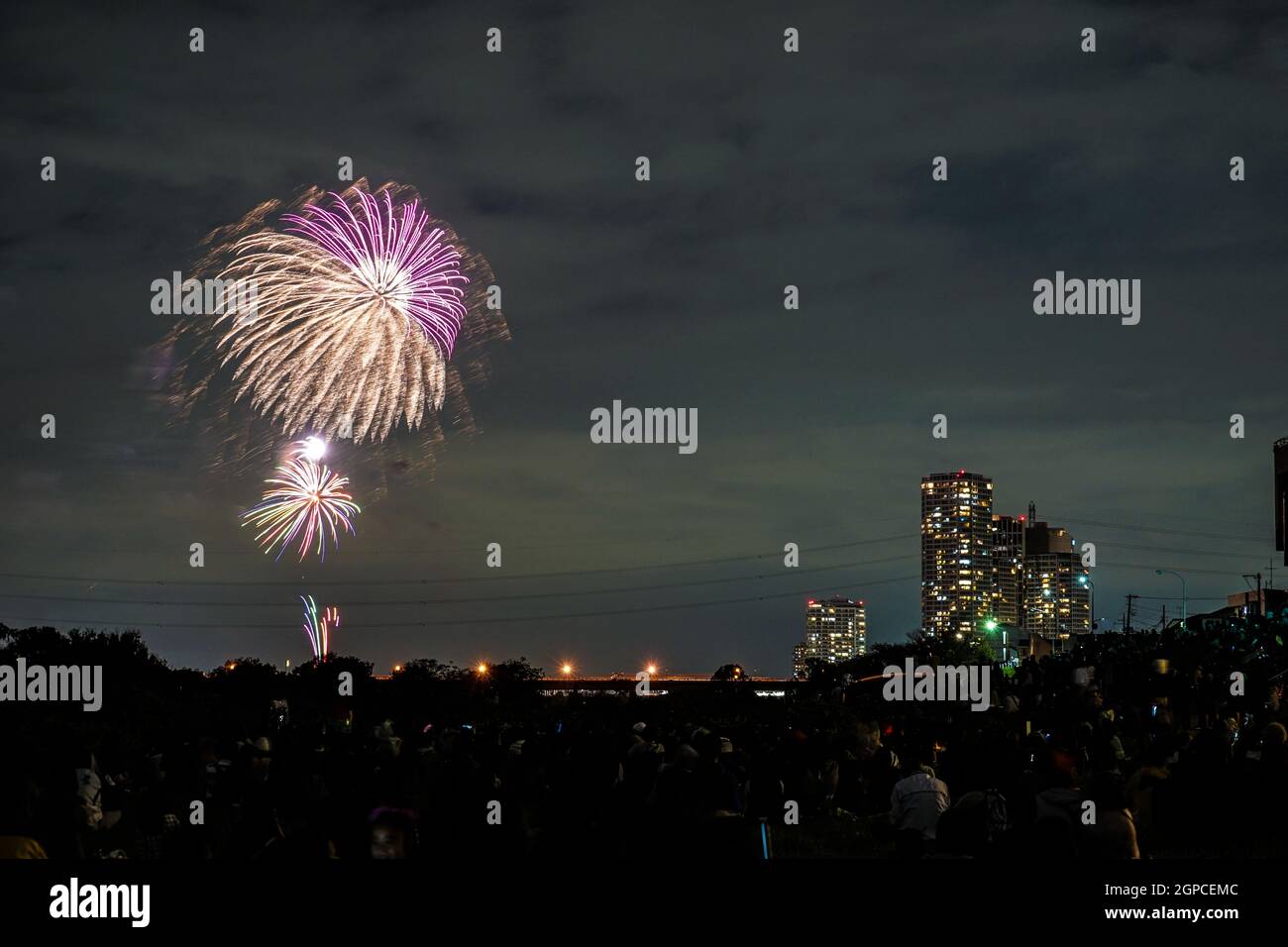 Tama River fireworks display of fireworks (2018). Shooting Location ...