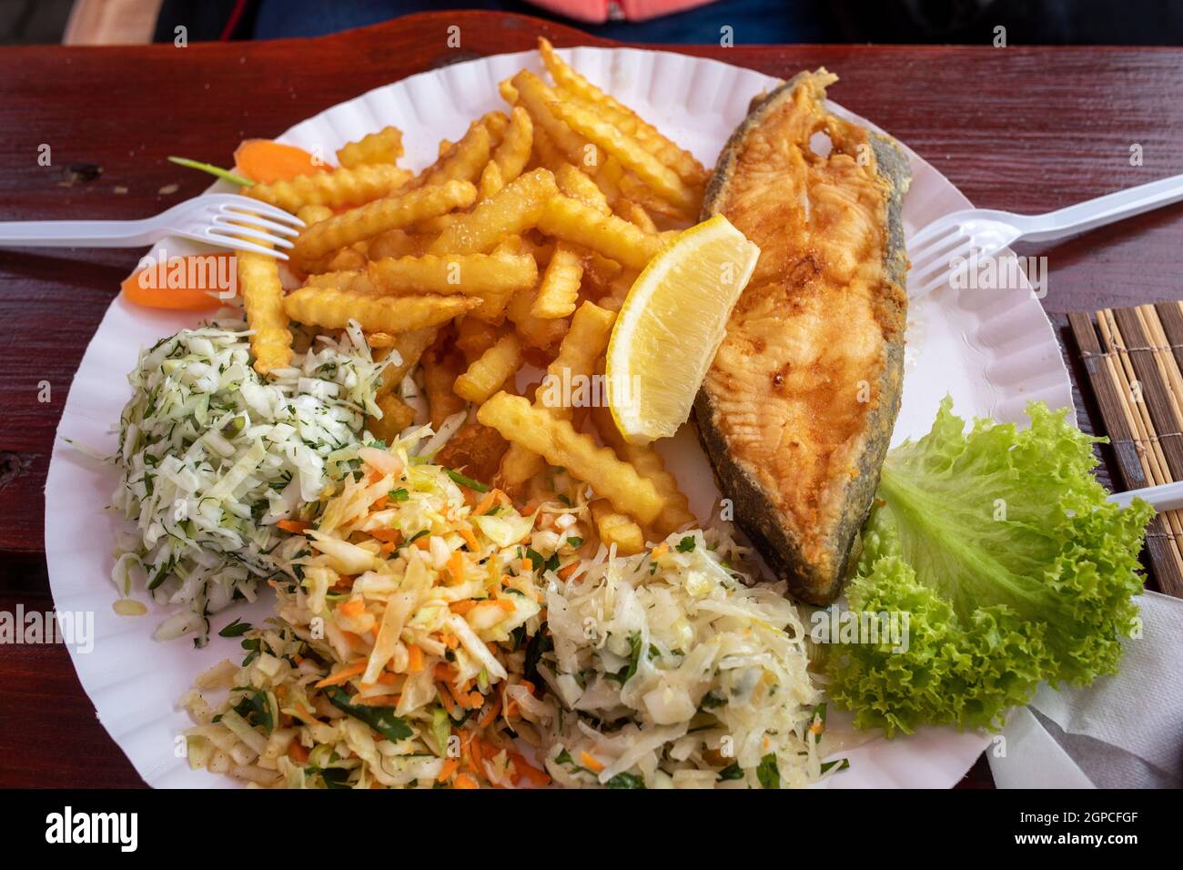 Fried fish with fries and vegetable salad Stock Photo - Alamy