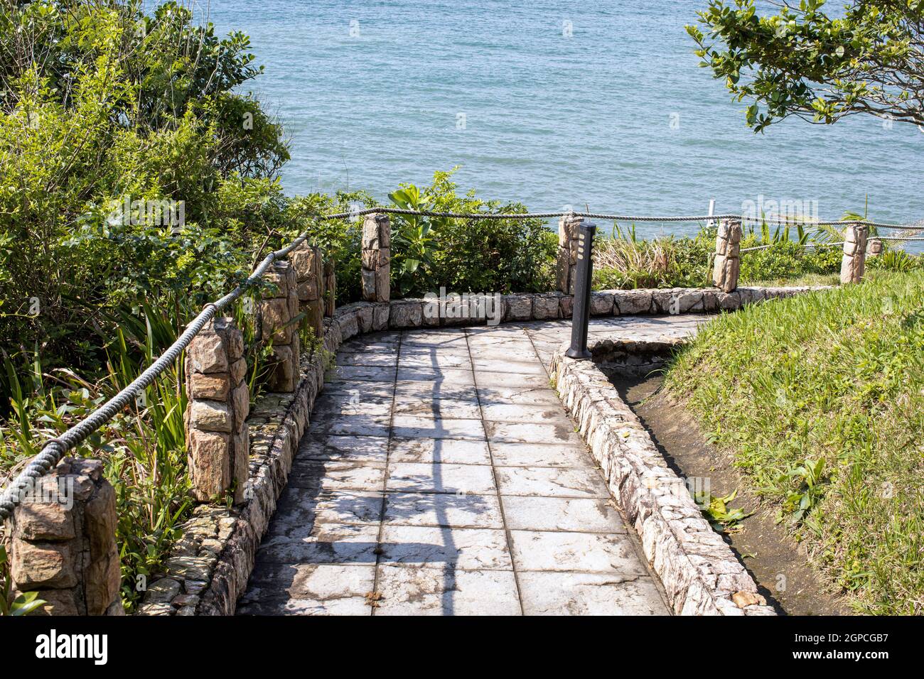 rock path garden sidewalk ocean Stock Photo - Alamy
