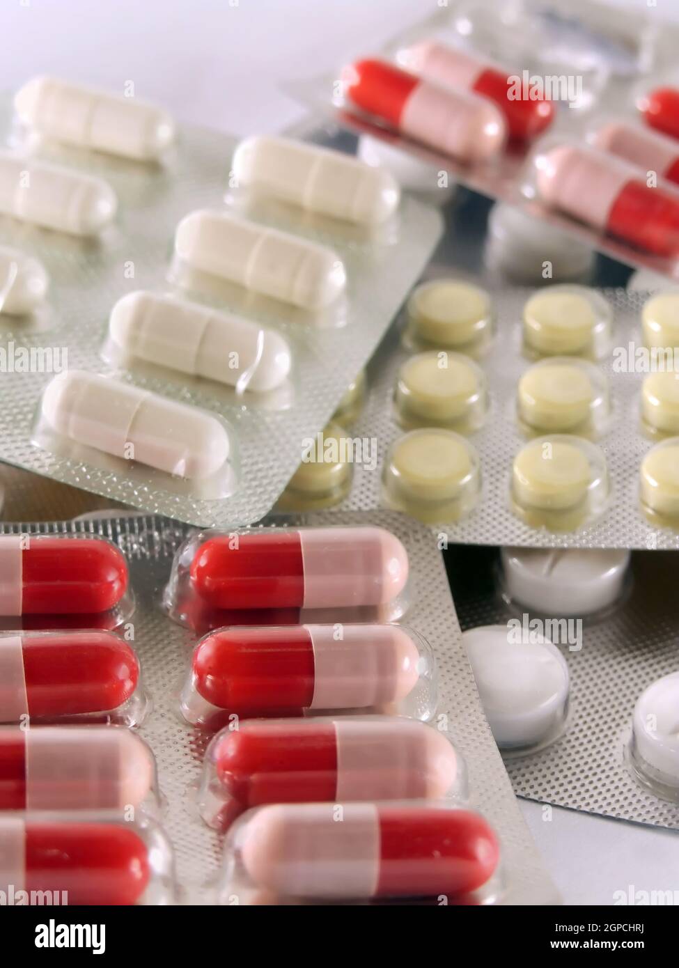 different kind of pills and tablets Stock Photo - Alamy