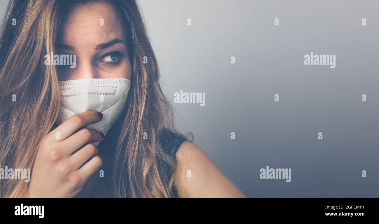 Young woman wearing a face mask during coronavirus and flu outbreak ...