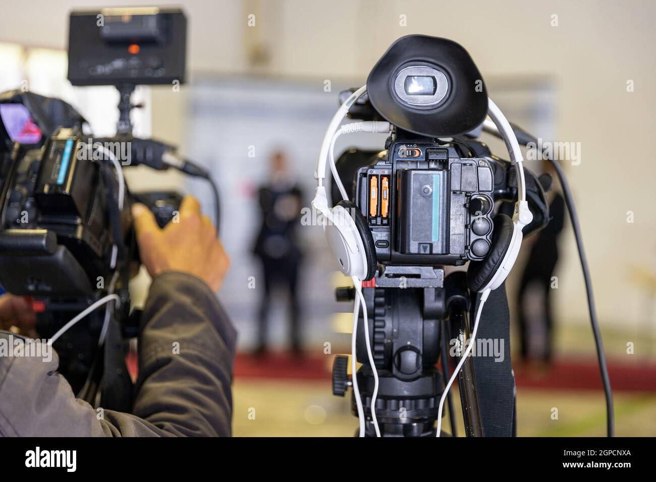 Studio briefing hi-res stock photography and images - Alamy