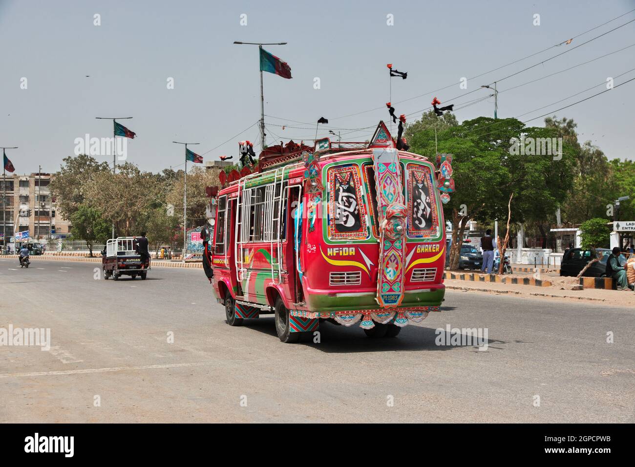 The public bus in Karachi, Pakistan Stock Photo - Alamy