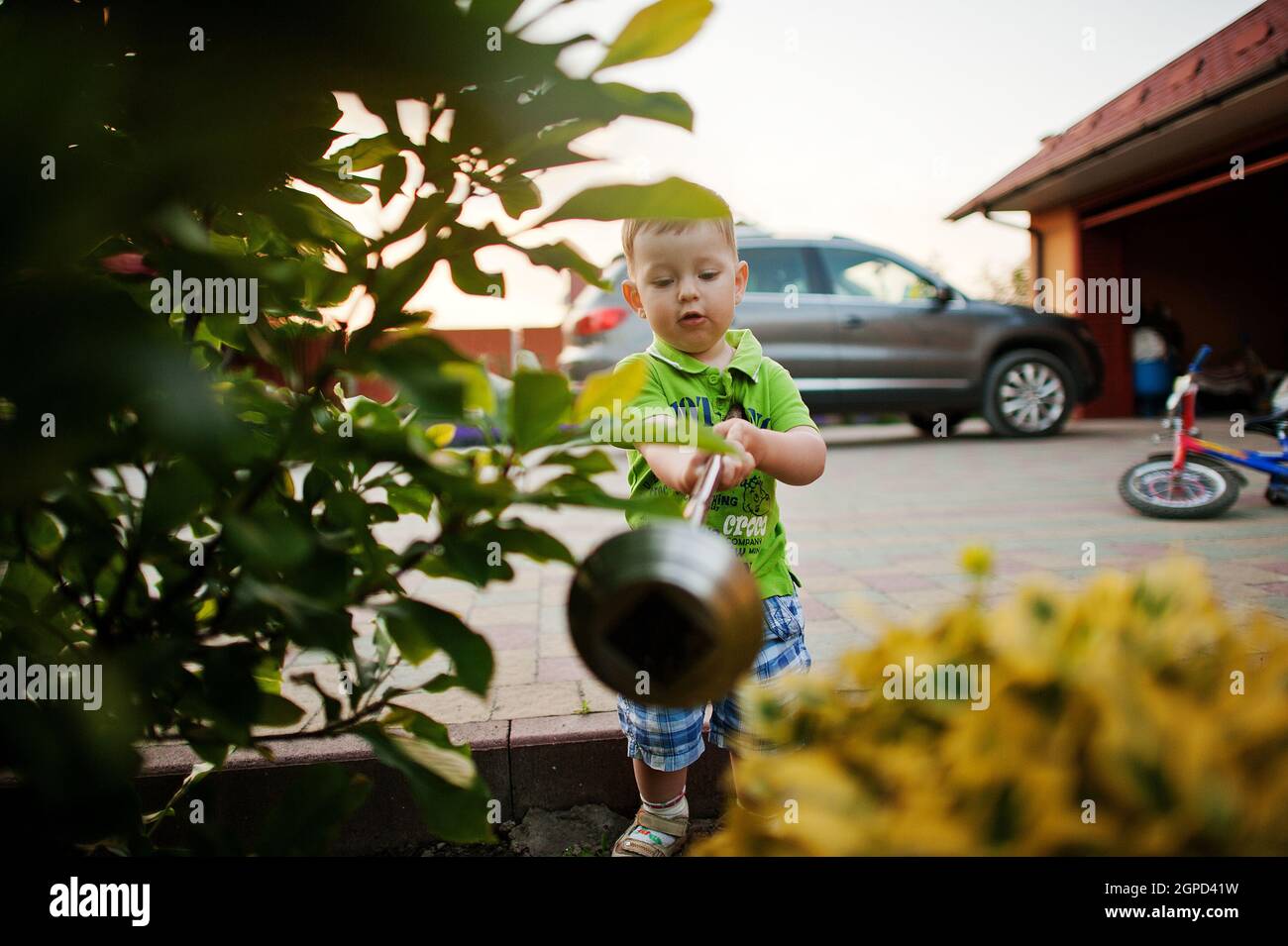 Funny little boy in the courtyard play Stock Photo - Alamy