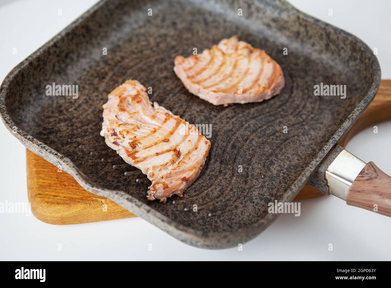 Grilled fresh tuna steak in a pan, top view. Delicious and healthy food ...