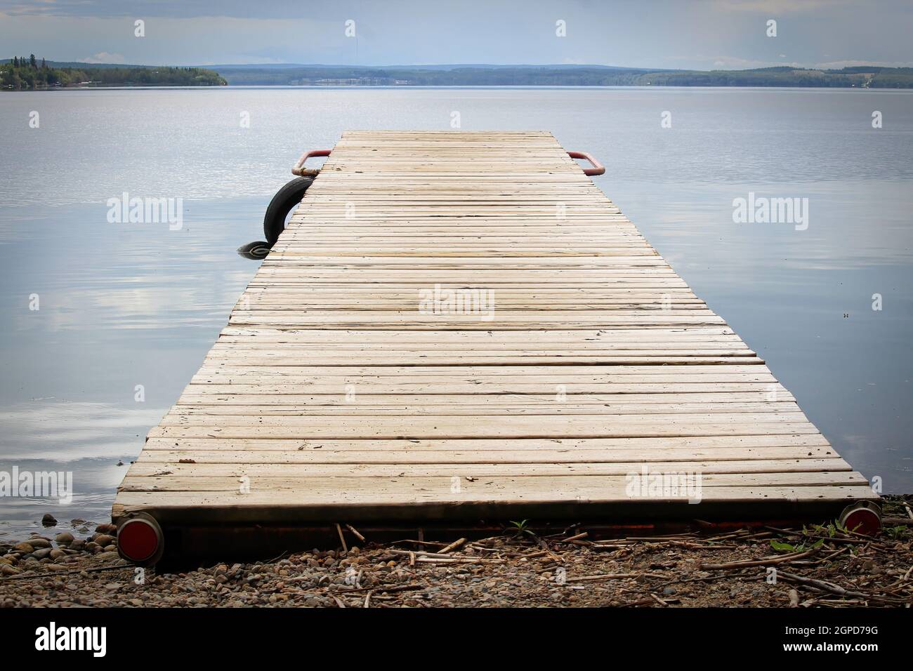 A wooden dock with a vanishing view perspective Stock Photo - Alamy