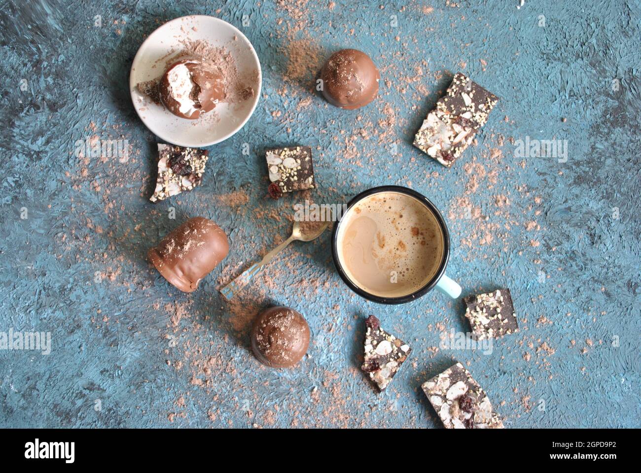 Cup of coffee, chocolate, cocoa powder Stock Photo - Alamy