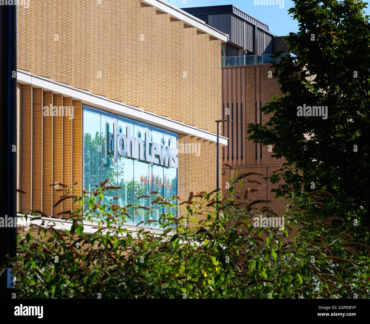 Exterior of John Lewis store at the Westgate shopping centre, Oxford ...