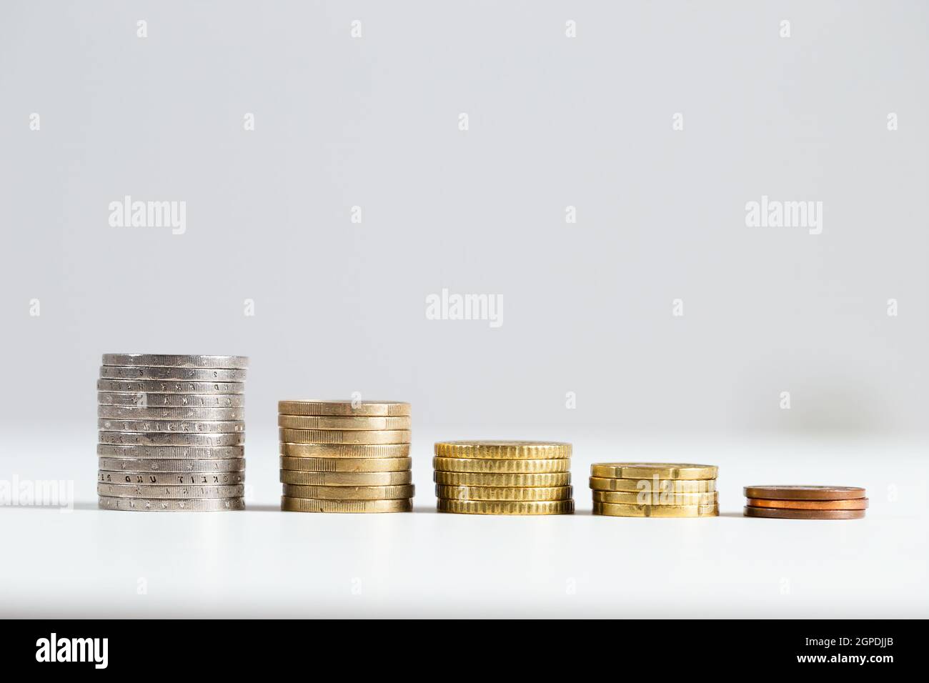 Two line columns hi-res stock photography and images - Alamy
