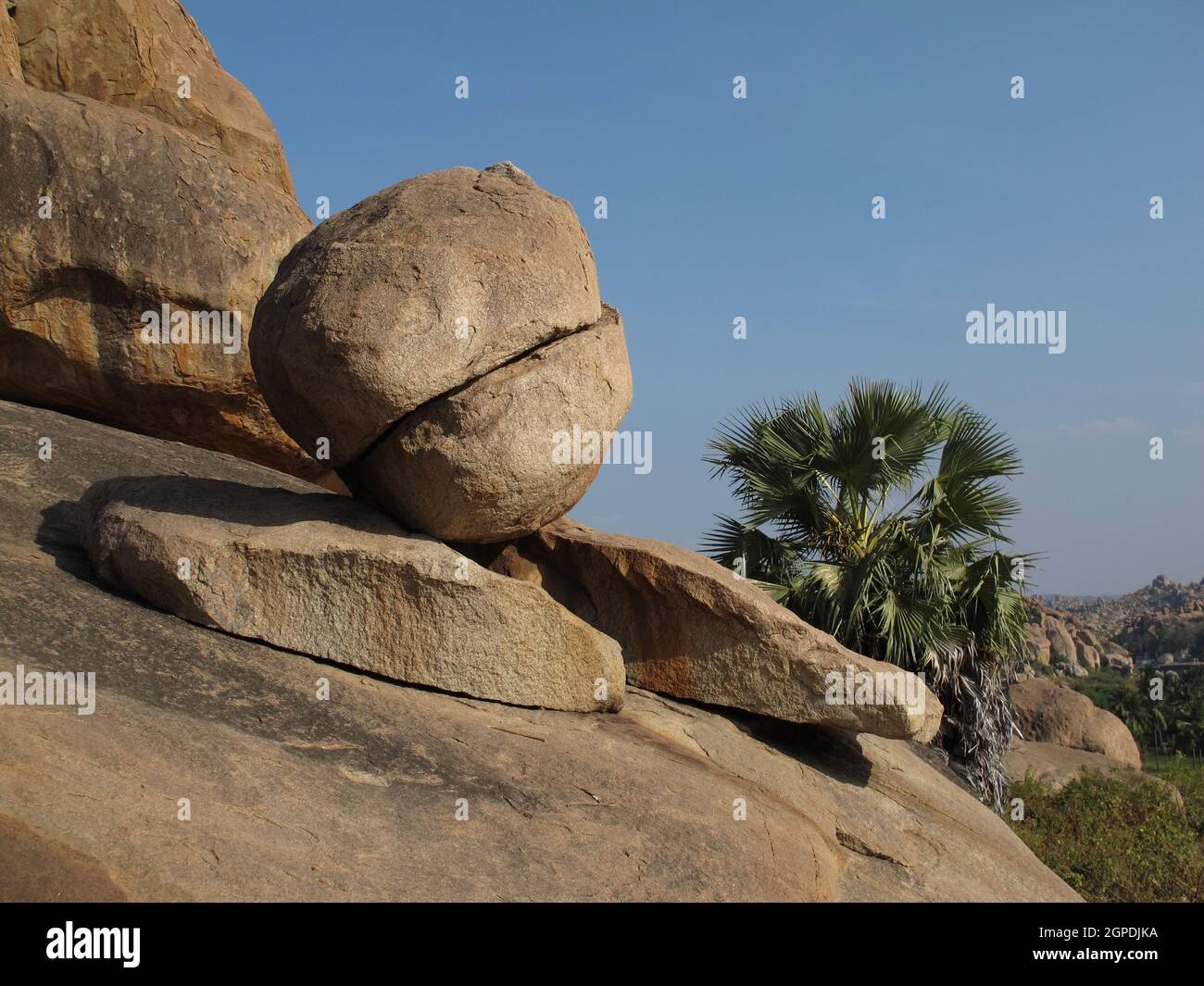 Balancing rock india hi-res stock photography and images - Alamy