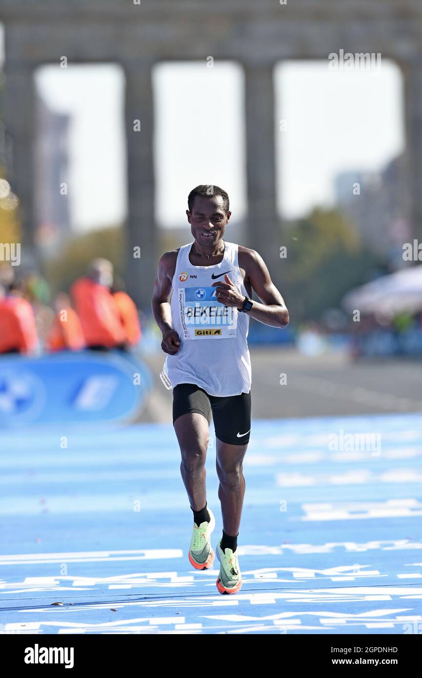Kenenisa bekele eth places third in mens race 2 hi-res stock ...