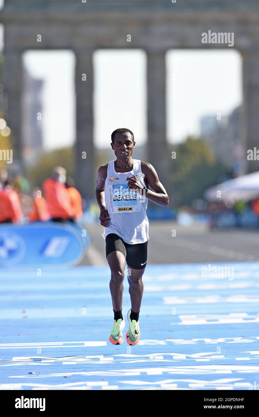 Kenenisa bekele eth places third in mens race 2 hi-res stock ...