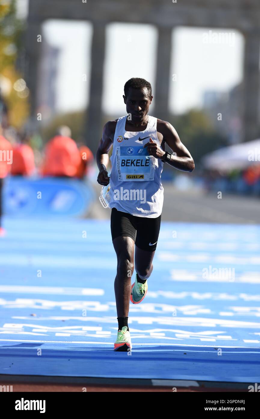 Kenenisa bekele eth places third in mens race 2 hi-res stock ...