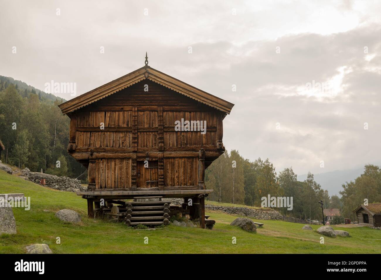 Traditional norwegian farmhouse hi-res stock photography and images - Alamy