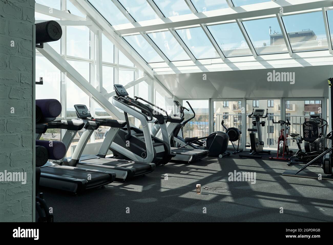 Gym window hi-res stock photography and images - Alamy