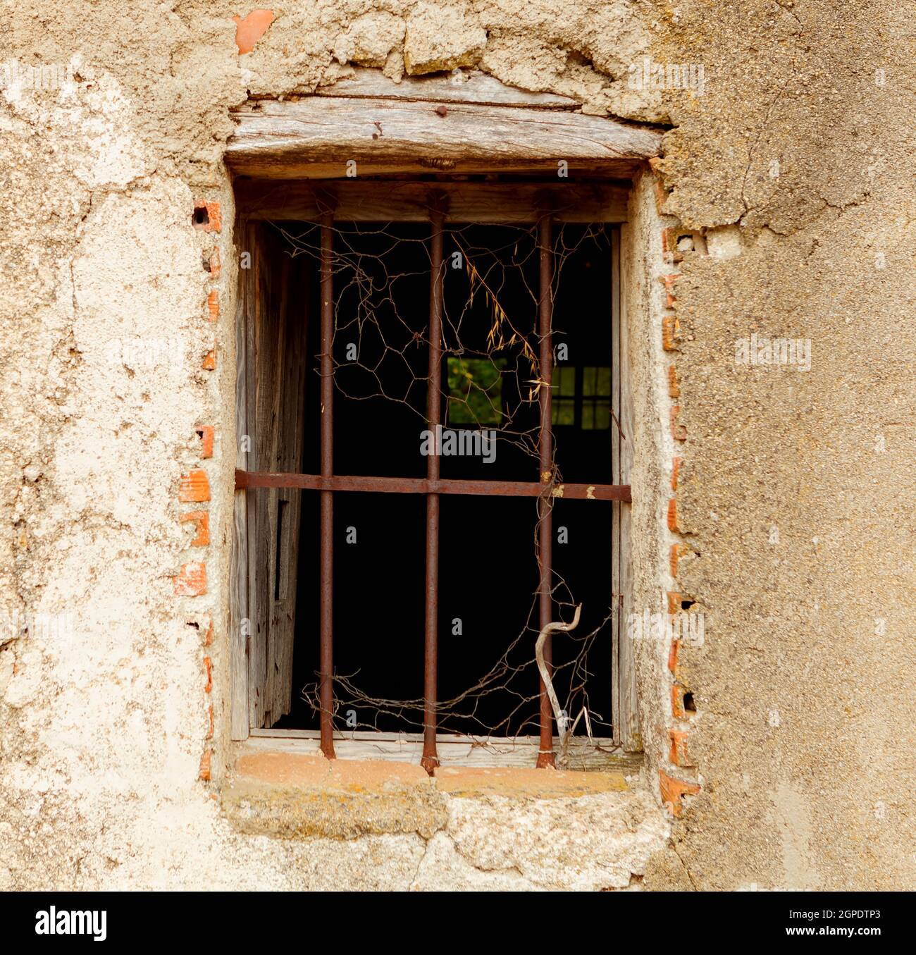 Ruined window of an abandoned house Stock Photo - Alamy